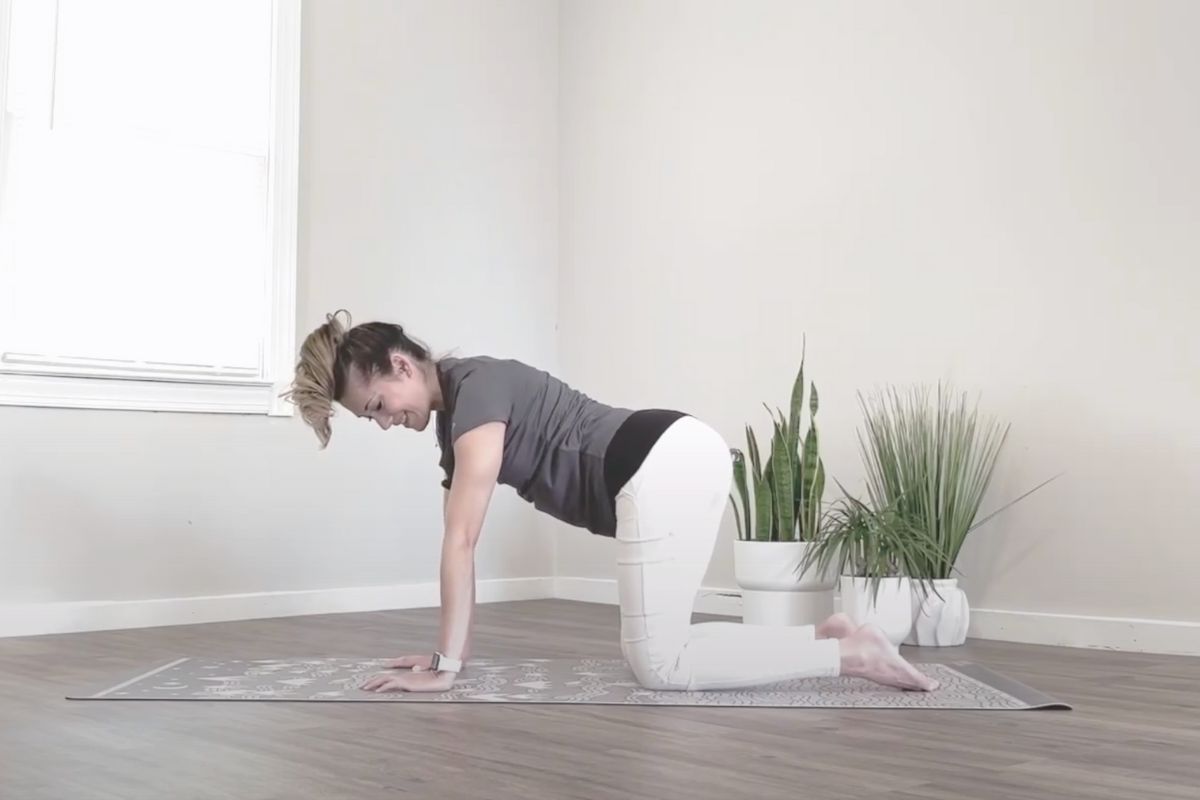 11 easy yoga poses you need to feel energized & complete your morning ...